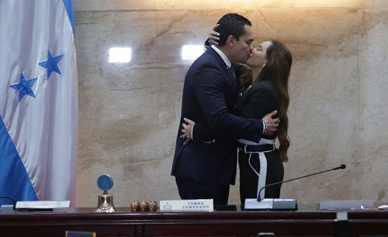 Entre aplausos y muestras de amor, Tomás Zambrano inicia gestión ...